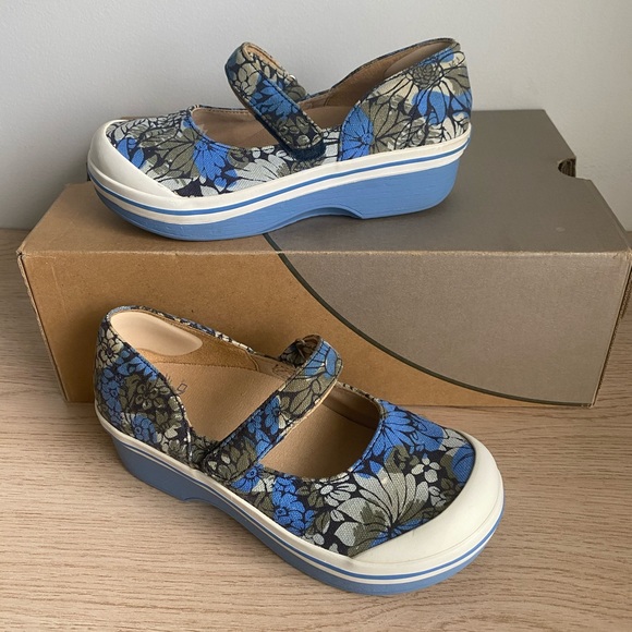 Dansko | Shoes | Dansko Valerie Kids Vegan Mary Jane Clog Blue Floral ...